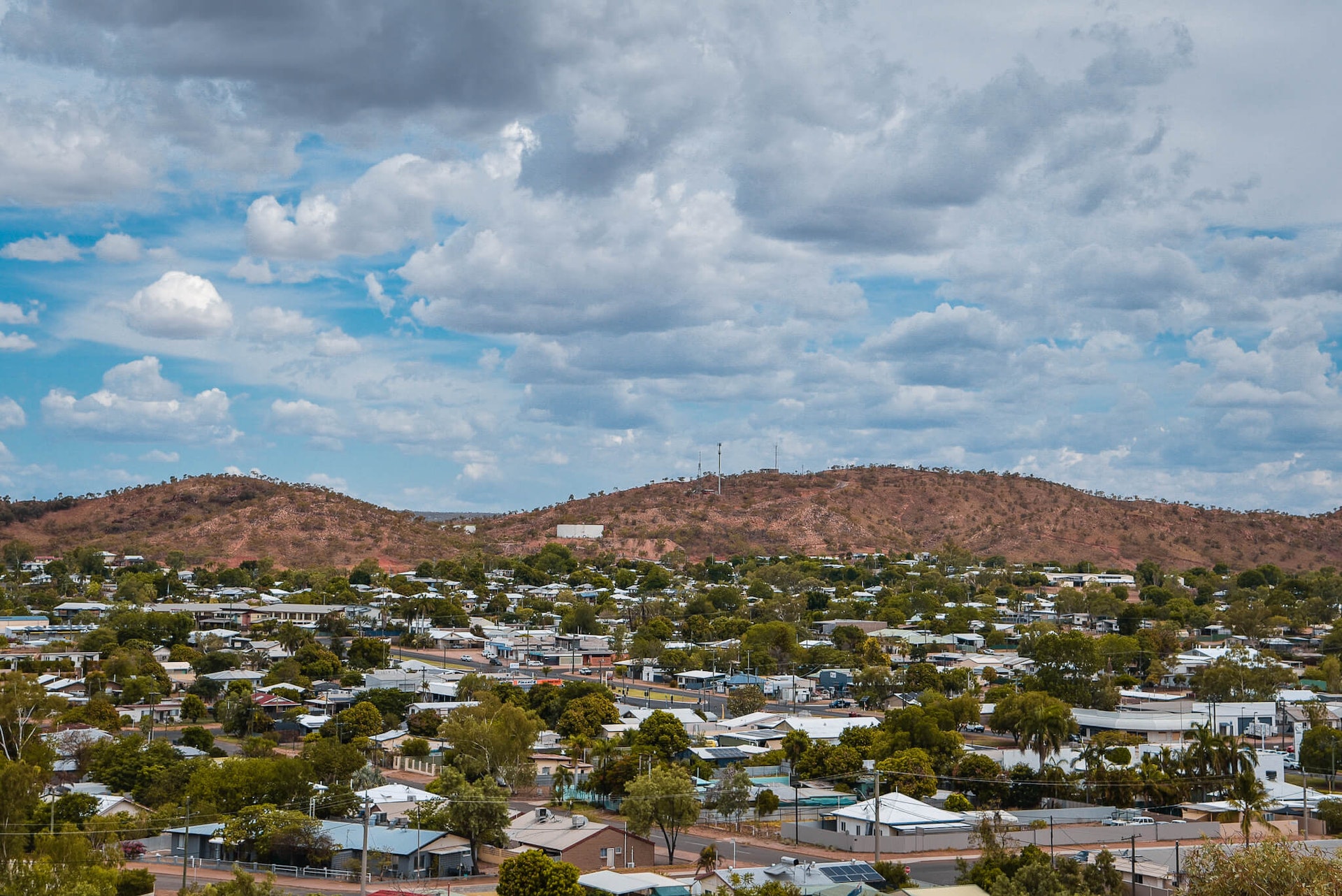 About Us - Isa Hotel