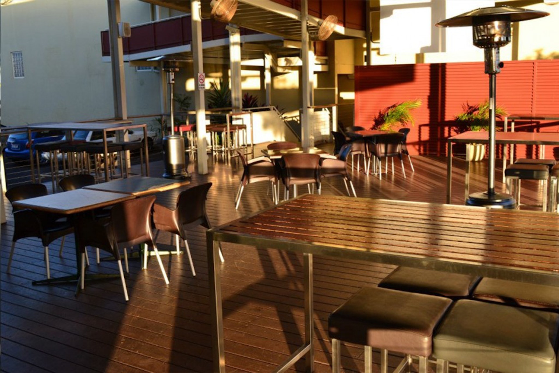 The Deck - Isa Hotel