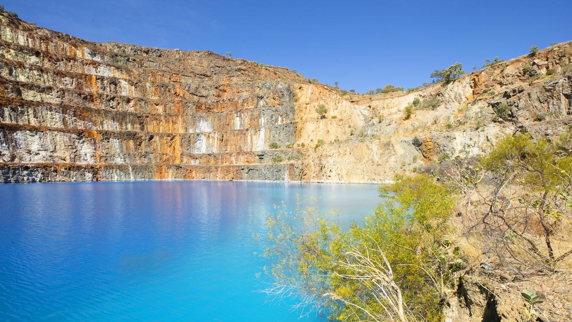 How to Explore the Historic Mount Isa Mines - Isa Hotel